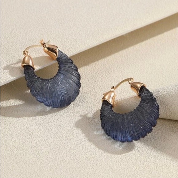 Anthropologie | Jewelry | Anthro Gabi Sculptural Maxi Navy Blue Scalloped Striated Parabola ...